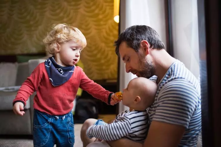 8 věcí, za které jsou tatínkové chváleni (a maminky ne)
