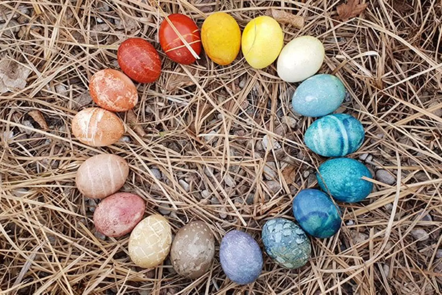 Blog Milk Drops Easter Eggs Natural Colors